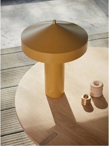 Okrově žlutá kovová stolní lampa (výška 41 cm) Hatto – OYOY Living Design