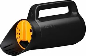 Fiskars Solid 1057076 Ruční sypač soli  písku  hnojiv / 2.3 l