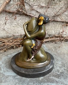 Erotická bronzová socha soška - Žena a penis