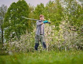 Aku teleskopické nůžky na větve Gardena HighCut 360/18V P4A 14776-55