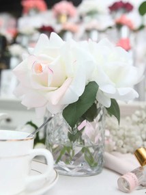 Côte Noire Herringbone kytice 5 parfémovaných růží Blush & White Roses