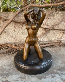 Erotická bronzová socha soška - Nahá sexy žena 1