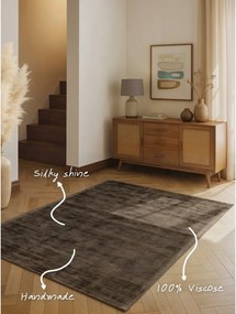 Hnědý ručně tkaný koberec z viskózy 80x150 cm Noemi – Vikosa