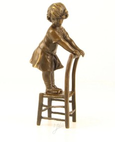 Bronzová socha soška - Holčička na stoličce
