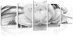 5-dílný obraz luxusní růže v černobílém provedení - 100x50 cm