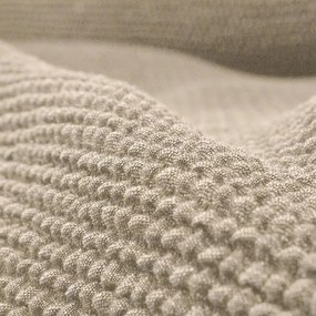 Super strečové potahy NIAGARA smetanová trojkřeslo s dřevěnými rukojeťmi (š. 160 - 200 cm)