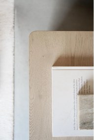 Komoda v dekoru dubu ve světle přírodní barvě 110x70x45 cm Melstone – Rowico