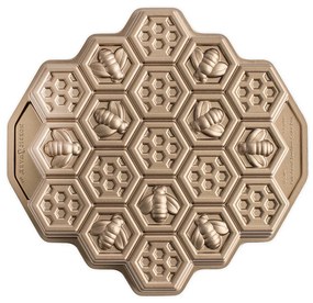 Nordic Ware forma na bábovku včelí plástev, 10 cup karamelová, 85477