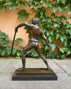 Bronzová soška Šermíř