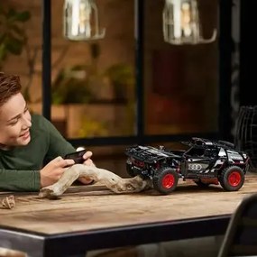 LEGO® Technic 42160 Audi RS Q e-tron / Počet dílků: 914 / od 10 let