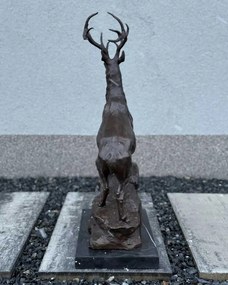 Luxusní lovecká bronzová socha - Jelen na skále
