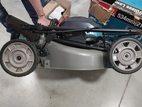 Makita LM002GZ-V aku sekačka s pojezdem 530mm Li-ion XGT 40V bez aku Z VRÁCENO ZÁKAZNÍKEM POUŽITO POŠKOZENÁ KRABICE