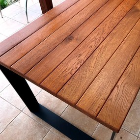KULHÁNEK Zahradní stůl s nohami z ploché oceli Odstín nátěru: olej - bezbarvý, Velikost desky: 160x80 cm, Odstín podnože: černá - RAL 9005