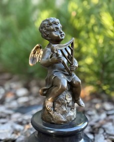 Bronzová socha - Putto s harfou - andělská soška dítěte
