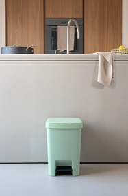 Brabantia Pedálový koš StepUp 25L světle zelený