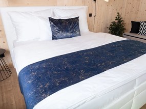 Biante Sametový přehoz/běhoun na postel Isabela IBL-005 Gold Design královsky modrá 50x140 cm