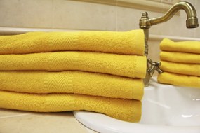 Froté ručník BOBBY - zlatý 50 x 100 cm, český výrobce Tibex