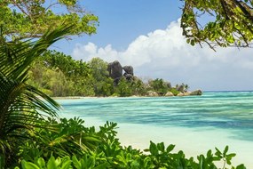 Samolepící fototapeta nádherná pláž na ostrově La Digue - 375x250 cm