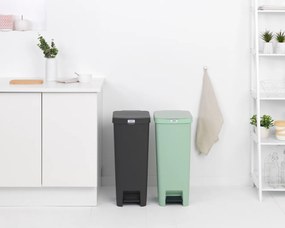 Brabantia STEPUP Pedálový odpadkový koš 40 l - šedá