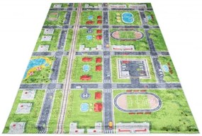Dětský kusový koberec vhodný k praní BAMBINO 9033 Město Ulice Fotbalový stadión pogumovaný zelený modrý Rozměr: 120x170 cm