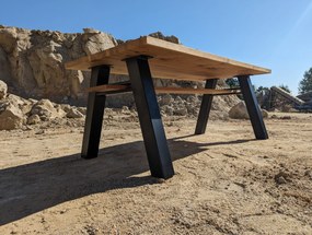 Jídelní stůl z dubového masivu Bridge v industriálním designu Velikost Desky: 2200x1000 (mm)