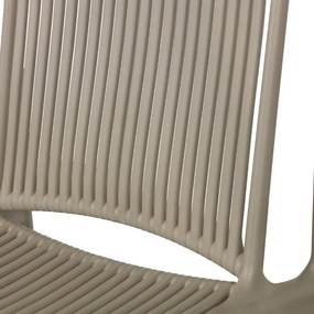 Hoorns Hnědá plastová jídelní židle Beloua