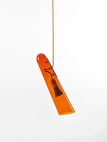 Závěsné svítidlo Brokis Flutes 15° PC977 Povrch Montury: kov - oranžový matný komaxit, Barva skla: Opalín, Baldachýn: Trimless – kabelová verze – černá struktura