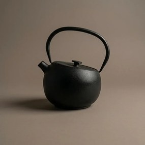 Litinová konvice Guizhou 0,75 l – černá, moderní design, s nerezovým sítkem