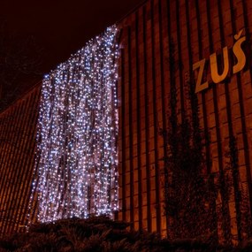 Easy Fix LED světelný závěs venkovní, 100 × 700 cm, ledově bílá, 600 diod, bílý kabel, IP67, prodlužovací