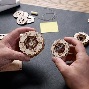 Ugears 3D dřevěné mechanické puzzle Traktor Wins