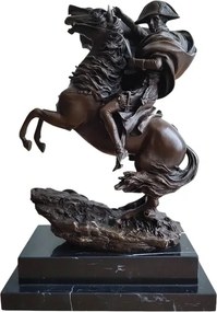 Napoleon na koni – bronzová socha, Napoleon překonávající Alpy