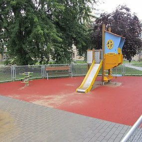 Gumová dlažba SportFlo S800 V25/R15 50 x 50 x 2,5 cm, červená