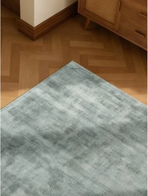 Světle modrý ručně tkaný koberec z viskózy 80x150 cm Noemi – Vikosa
