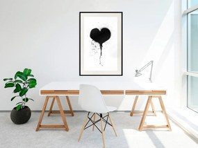 Plakát Rozbité srdce - jednoduchá černo-bílá kompozice se symbolem lásky