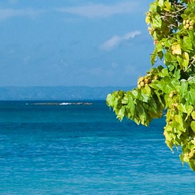 Malvis ® Tapeta Pláž s loďkou Vel. (šířka x výška): 216 x 140 cm