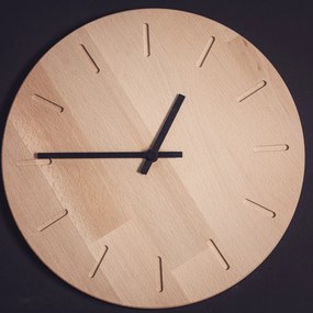 Nástěnné hodiny Pure M, bukové dřevo, s frézovaným ciferníkem