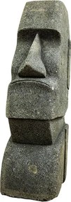 Ručně tesaná socha Moai