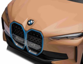 Elektrické autíčko BMW i4 zlaté