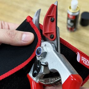 Čisticí utěrka s červeným prošitím FELCO 934