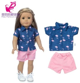 Svatební oblek a jiné oblečení pro panenku AMERICAN GIRL A BABY BORN 43-45 CM Varianta: modrá košile s plameňáky a růžové kraťasy