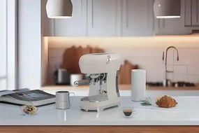 SMEG ECF01 krémová / Pákový kávovar