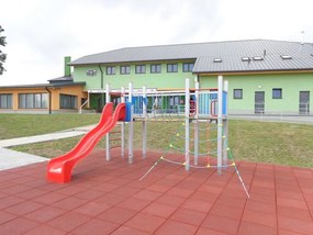 Černá gumová dlaždice (V30/R15) - délka 50 cm, šířka 50 cm a výška 3 cm