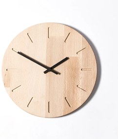 Nástěnné hodiny Pure M, tichý chod, bukové dřevo, s frézovaným ciferníkem