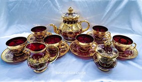 Luxusní červená čajová souprava zdobená zlatem a smaltem