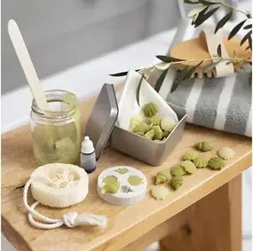 Creativ Company Výroba mýdla Seashells Olive Green / Kreativní sada /