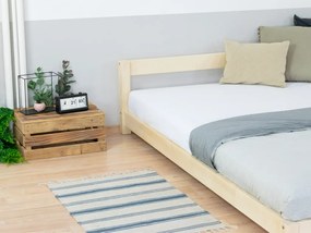 Dřevěná postel COMFY 180x200  SMRK / BOROVICE - Přírodní