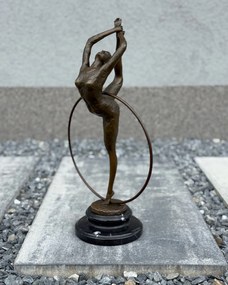 Bronzová socha - Gymnastky s obručí v pohybu