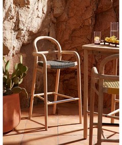 Zahradní barová židle z eukalyptového dřeva se zeleným výpletem Kave Home Sheryl, výška 79 cm