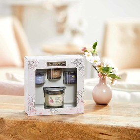 Yankee Candle vánoční dárková sada, 1x malá svíčka + 3x votivní svíčky ve skle