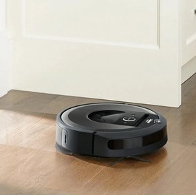 iRobot Roomba Combo i8 (černá) - Robotický vysavač a mop 2v1